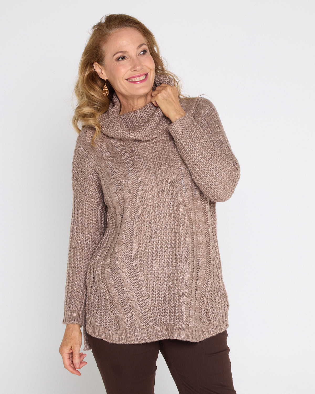 Willow Cable Knit - Latte – TULIO Fashion